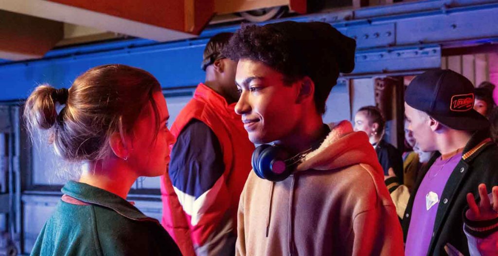 INTO THE BEAT (2020) – Dein Herz tanzt | Filmkritik